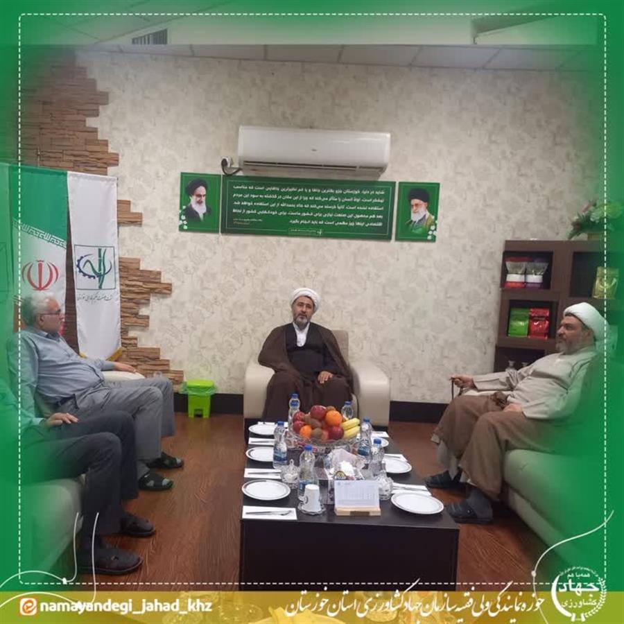 نشست هم افزایی جهت جلوگیری از شیوع آفت برگخوار پاییزه در مزارع كشت و ...